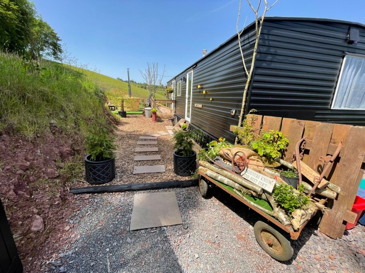 Lodge with hot tub in Brecon Beacons Beehive - The Good Life Wales